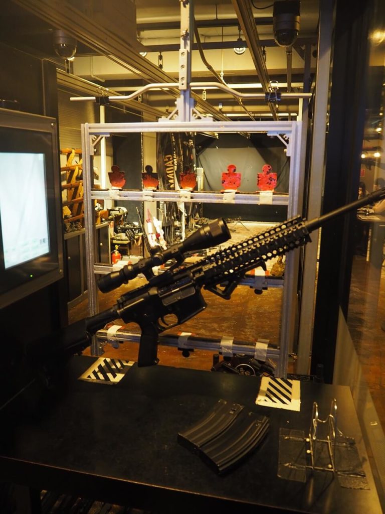 飲んで撃ってストレス発散。吉祥寺のシューティングバーにハマる | Shooting Bar EA | Harumari TOKYO